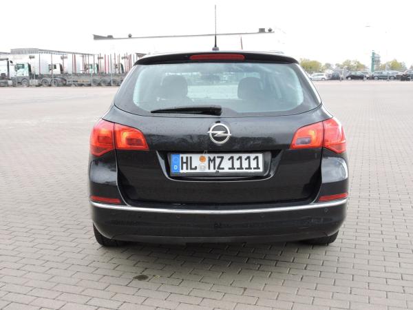 Black Opel Astra 2013 in Marijampole, with an engine capacity of 1.70 L and mileage of 285 thousand km for 3150 €, photo 7 on AUTOMOTO.COM.LV