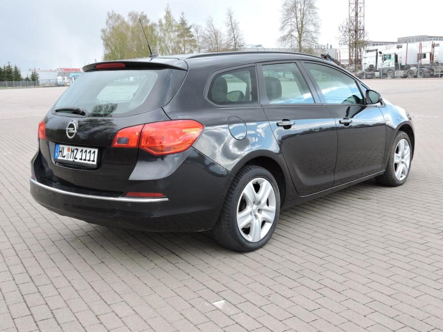 Black Opel Astra 2013 in Marijampole, with an engine capacity of 1.70 L and mileage of 285 thousand km for 3150 €, photo 9 on AUTOMOTO.COM.LV