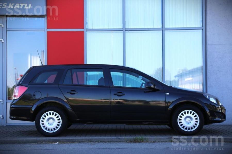 Melns Opel Astra 2013 Rīga, ar dzinēja tilpumu 1.60 L un nobraukumu 149 tūkst. km par 3495 €, foto 4 vietnē AUTOMOTO.COM.LV