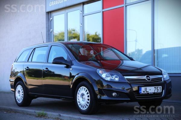 Melns Opel Astra 2013 Rīga, ar dzinēja tilpumu 1.60 L un nobraukumu 149 tūkst. km par 3495 €, foto 4 vietnē AUTOMOTO.COM.LV