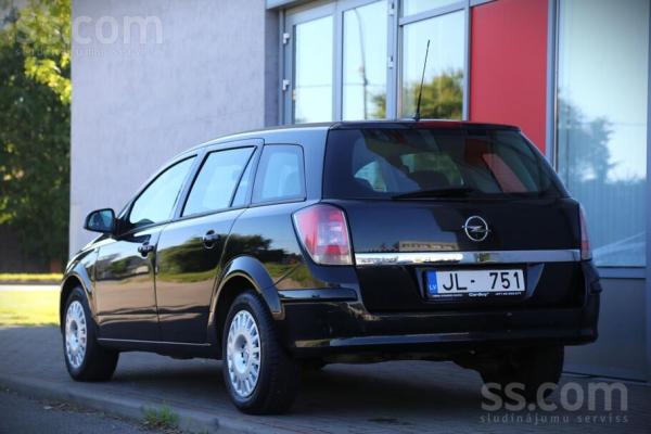 Melns Opel Astra 2013 Rīga, ar dzinēja tilpumu 1.60 L un nobraukumu 149 tūkst. km par 3495 €, foto 5 vietnē AUTOMOTO.COM.LV