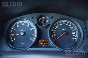 Melns Opel Astra 2013 Rīga, ar dzinēja tilpumu 1.60 L un nobraukumu 149 tūkst. km par 3495 €, foto 8 vietnē AUTOMOTO.COM.LV