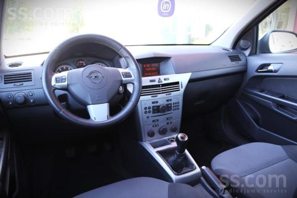 Melns Opel Astra 2013 Rīga, ar dzinēja tilpumu 1.60 L un nobraukumu 149 tūkst. km par 3495 €, foto 8 vietnē AUTOMOTO.COM.LV