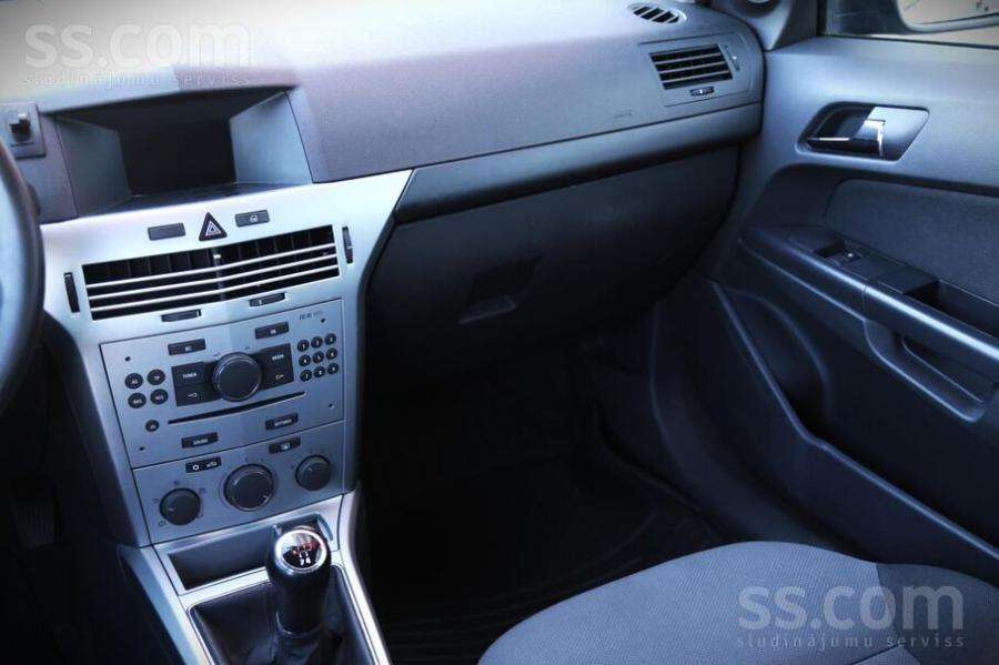 Melns Opel Astra 2013 Rīga, ar dzinēja tilpumu 1.60 L un nobraukumu 149 tūkst. km par 3495 €, foto 10 vietnē AUTOMOTO.COM.LV