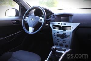 Melns Opel Astra 2013 Rīga, ar dzinēja tilpumu 1.60 L un nobraukumu 149 tūkst. km par 3495 €, foto 12 vietnē AUTOMOTO.COM.LV