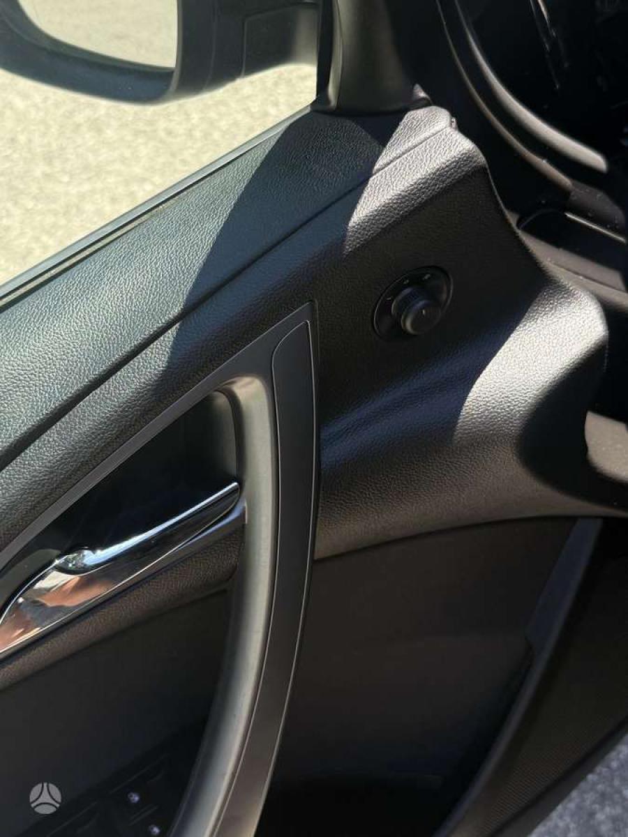 Melns Opel Astra 2013 Raseiniai, ar dzinēja tilpumu 1.69 L un nobraukumu 298 tūkst. km par 2990 €, foto 24 vietnē AUTOMOTO.COM.LV