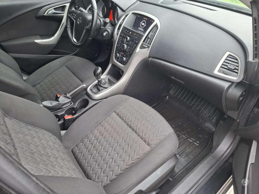 Melns Opel Astra 2013 Šilutė, ar dzinēja tilpumu 1.70 L un nobraukumu 215 tūkst. km par 3300 €, foto 21 vietnē AUTOMOTO.COM.LV