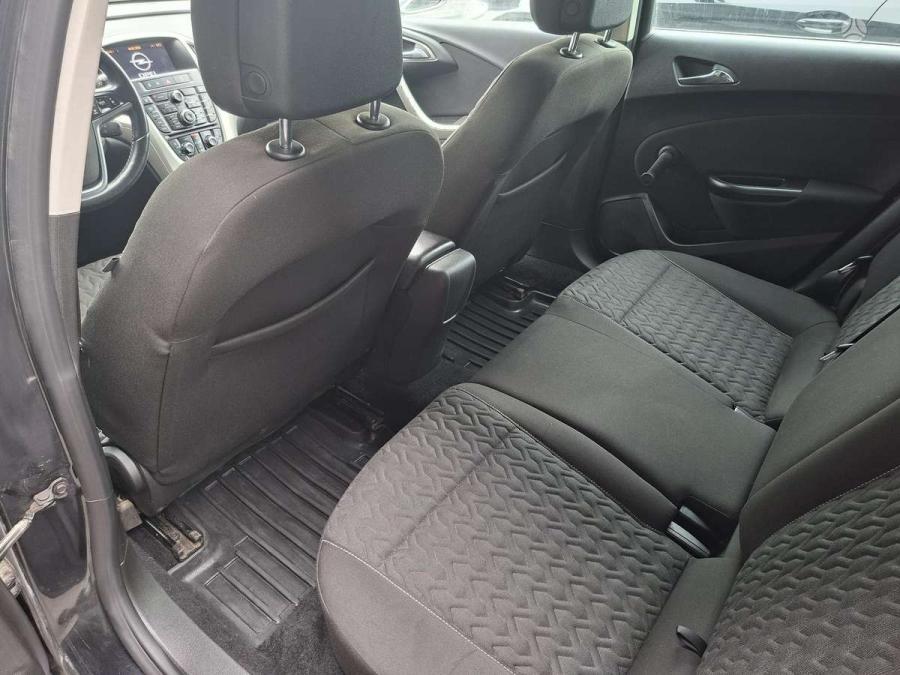 Melns Opel Astra 2013 Šilutė, ar dzinēja tilpumu 1.70 L un nobraukumu 215 tūkst. km par 3300 €, foto 22 vietnē AUTOMOTO.COM.LV