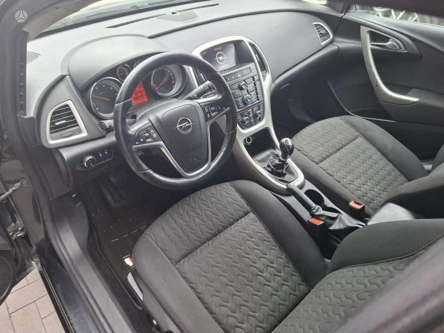 Melns Opel Astra 2013 Šilutė, ar dzinēja tilpumu 1.70 L un nobraukumu 215 tūkst. km par 3300 €, foto 23 vietnē AUTOMOTO.COM.LV