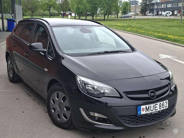 Black Opel Astra 2013 in Silute, with an engine capacity of 1.70 L and mileage of 215 thousand km for 3300 €, photo 2 on AUTOMOTO.COM.LV