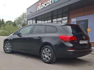 Black Opel Astra 2013 in Silute, with an engine capacity of 1.70 L and mileage of 215 thousand km for 3300 €, photo 4 on AUTOMOTO.COM.LV