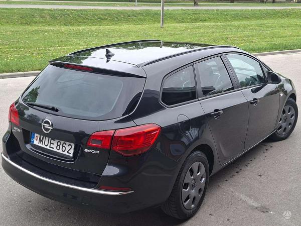 Black Opel Astra 2013 in Silute, with an engine capacity of 1.70 L and mileage of 215 thousand km for 3300 €, photo 9 on AUTOMOTO.COM.LV