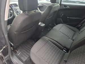 Black Opel Astra 2013 in Silute, with an engine capacity of 1.70 L and mileage of 215 thousand km for 3300 €, photo 23 on AUTOMOTO.COM.LV