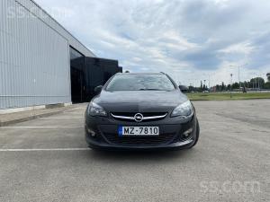 Black Opel Astra 2013 in Riga, with an engine capacity of 1.70 L and mileage of 260 thousand km for 4560 €, photo 3 on AUTOMOTO.COM.LV