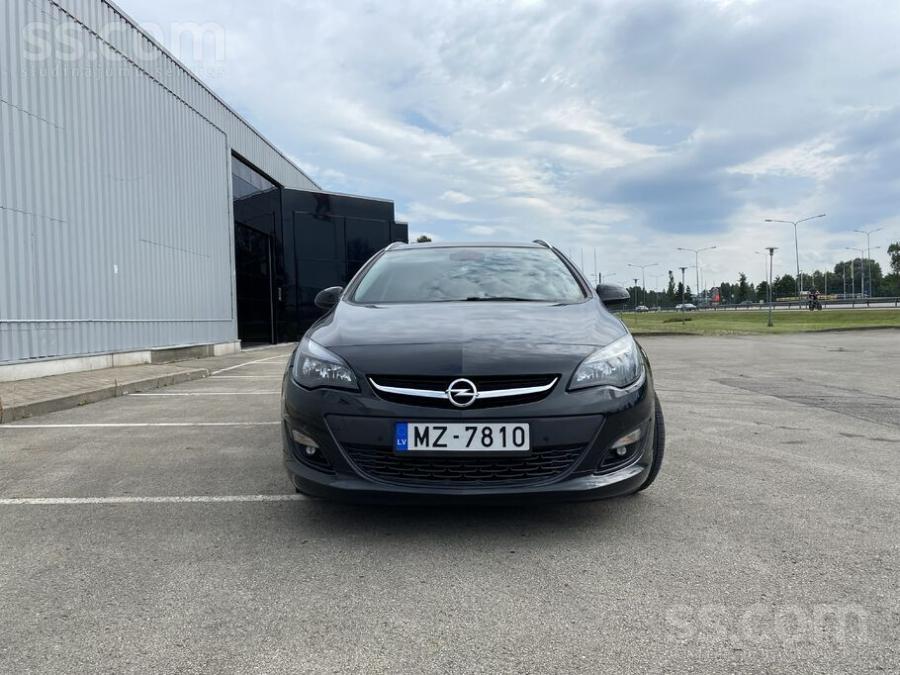 Black Opel Astra 2013 in Riga, with an engine capacity of 1.70 L and mileage of 260 thousand km for 4560 €, photo 3 on AUTOMOTO.COM.LV