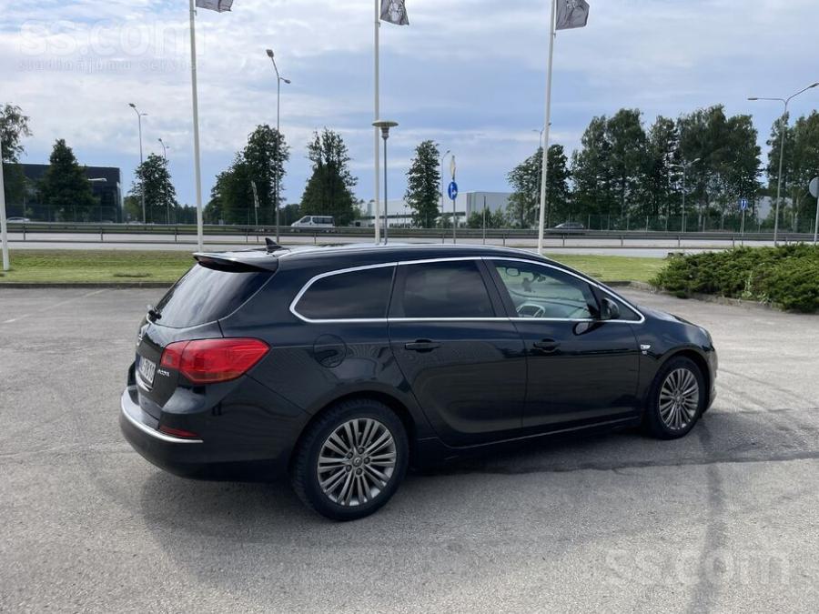 Black Opel Astra 2013 in Riga, with an engine capacity of 1.70 L and mileage of 260 thousand km for 4560 €, photo 5 on AUTOMOTO.COM.LV