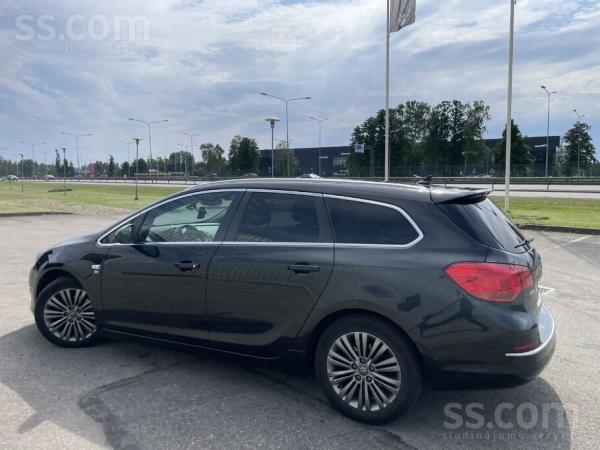 Melns Opel Astra 2013 Rīga, ar dzinēja tilpumu 1.70 L un nobraukumu 260 tūkst. km par 5250 €, foto 6 vietnē AUTOMOTO.COM.LV