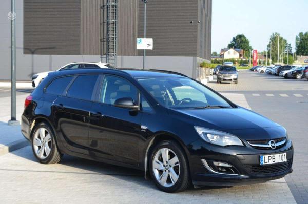 Black Opel Astra 2013 in Siauliai, with an engine capacity of 1.96 L and mileage of 270 thousand km for 4000 €, photo 10 on AUTOMOTO.COM.LV