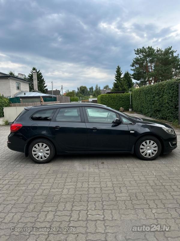 Black Opel Astra 2013 in Tallinn, with an engine capacity of 1.40 L and mileage of 132 thousand km for 5490 €, photo 4 on AUTOMOTO.COM.LV
