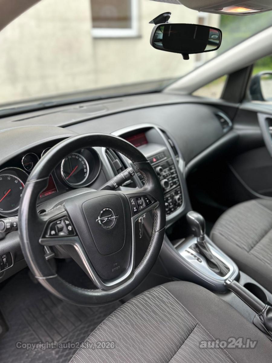 Black Opel Astra 2013 in Tallinn, with an engine capacity of 1.40 L and mileage of 132 thousand km for 5490 €, photo 8 on AUTOMOTO.COM.LV