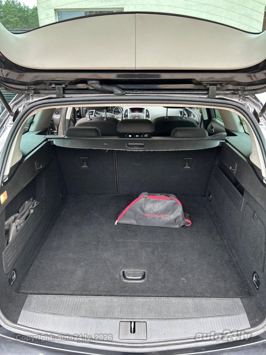 Black Opel Astra 2013 in Tallinn, with an engine capacity of 1.40 L and mileage of 132 thousand km for 5490 €, photo 10 on AUTOMOTO.COM.LV