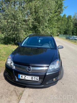 Melns Opel Astra 2013 Rīga, ar dzinēja tilpumu 1.60 L un nobraukumu 190 tūkst. km par 2500 €, foto 3 vietnē AUTOMOTO.COM.LV