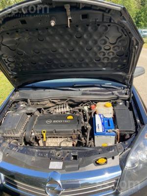 Melns Opel Astra 2013 Rīga, ar dzinēja tilpumu 1.60 L un nobraukumu 190 tūkst. km par 2500 €, foto 6 vietnē AUTOMOTO.COM.LV