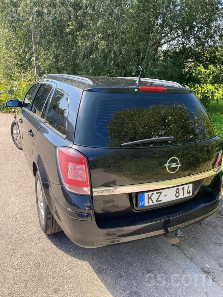 Melns Opel Astra 2013 Rīga, ar dzinēja tilpumu 1.60 L un nobraukumu 190 tūkst. km par 2500 €, foto 8 vietnē AUTOMOTO.COM.LV