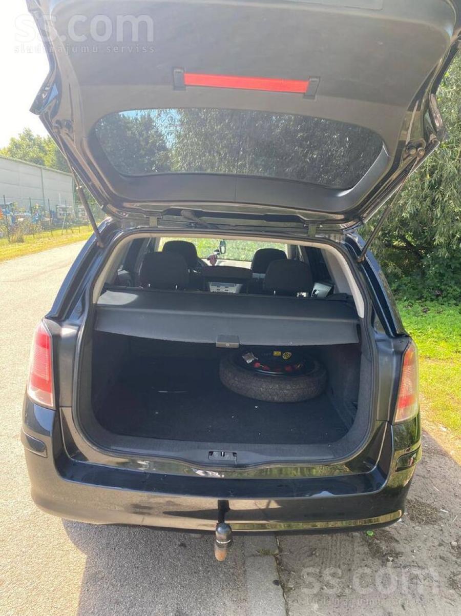 Melns Opel Astra 2013 Rīga, ar dzinēja tilpumu 1.60 L un nobraukumu 190 tūkst. km par 2500 €, foto 10 vietnē AUTOMOTO.COM.LV