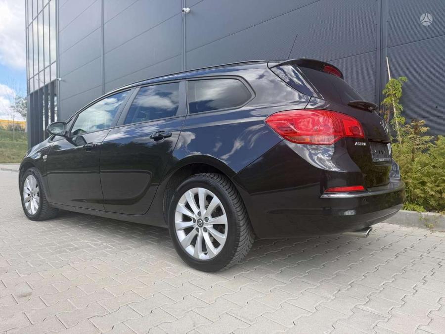 Melns Opel Astra 2013 Viļņa, ar dzinēja tilpumu 1.96 L un nobraukumu 200 tūkst. km par 4150 €, foto 6 vietnē AUTOMOTO.COM.LV