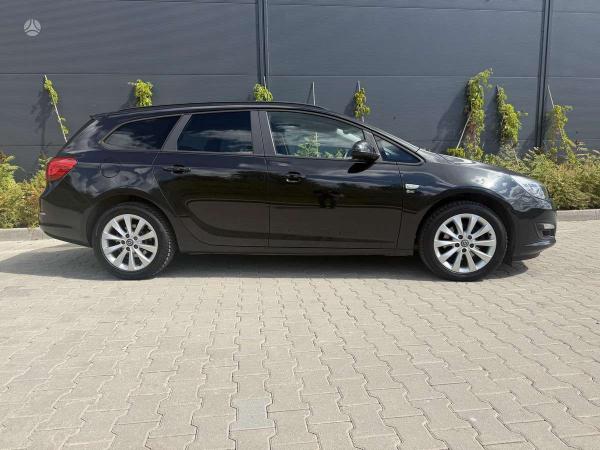 Черный Опель Астра 2013 в Вильнюс, объемом двигателя 1.96 л и пробегом 200 тыс. км за 4150 €, фото 8 на AUTOMOTO.COM.LV