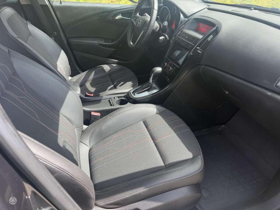 Melns Opel Astra 2013 Viļņa, ar dzinēja tilpumu 1.96 L un nobraukumu 200 tūkst. km par 4150 €, foto 11 vietnē AUTOMOTO.COM.LV