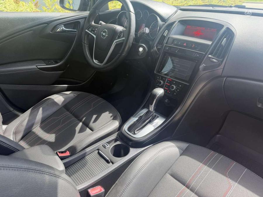 Melns Opel Astra 2013 Viļņa, ar dzinēja tilpumu 1.96 L un nobraukumu 200 tūkst. km par 4150 €, foto 12 vietnē AUTOMOTO.COM.LV