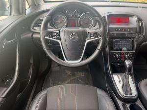 Melns Opel Astra 2013 Viļņa, ar dzinēja tilpumu 1.96 L un nobraukumu 200 tūkst. km par 4150 €, foto 16 vietnē AUTOMOTO.COM.LV