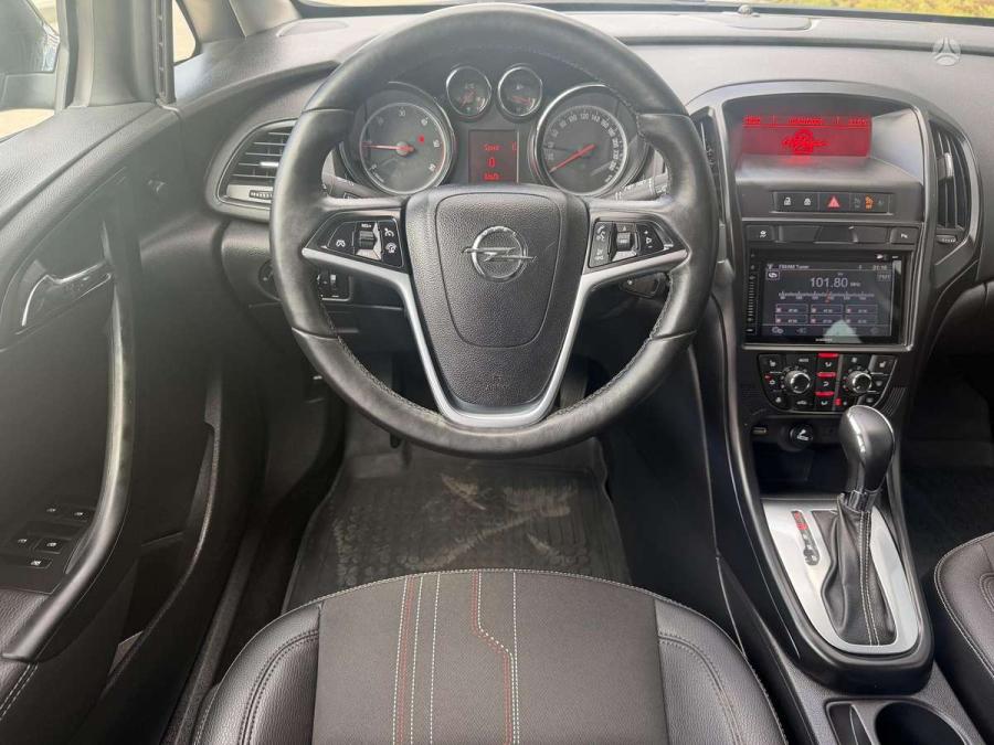 Melns Opel Astra 2013 Viļņa, ar dzinēja tilpumu 1.96 L un nobraukumu 200 tūkst. km par 4150 €, foto 16 vietnē AUTOMOTO.COM.LV