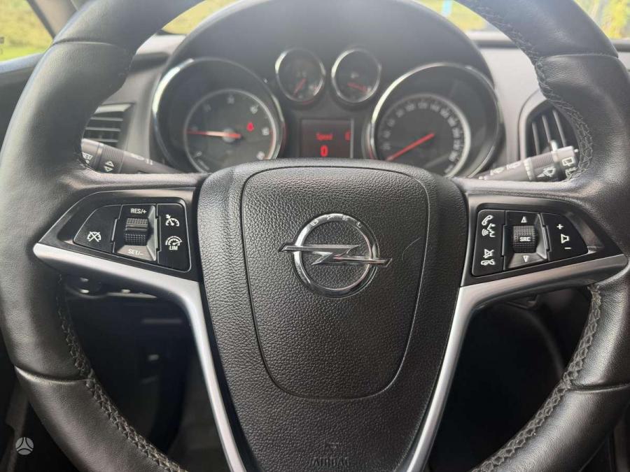 Melns Opel Astra 2013 Viļņa, ar dzinēja tilpumu 1.96 L un nobraukumu 200 tūkst. km par 4150 €, foto 18 vietnē AUTOMOTO.COM.LV