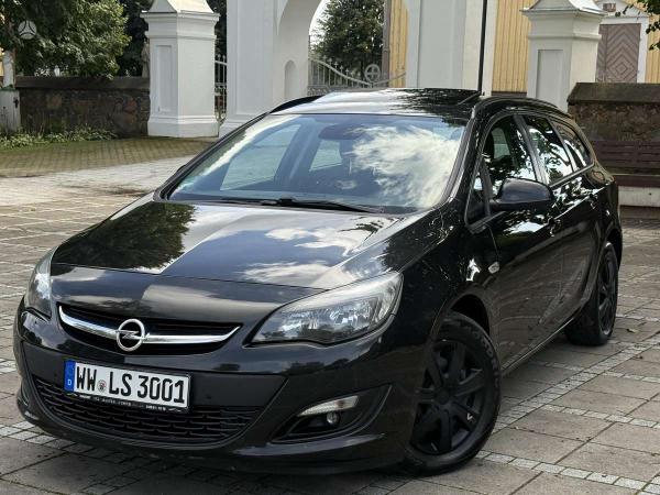 Black Opel Astra 2013 in Raseiniai, with an engine capacity of 1.69 L and mileage of 297 thousand km for 3250 €, photo 1 on AUTOMOTO.COM.LV