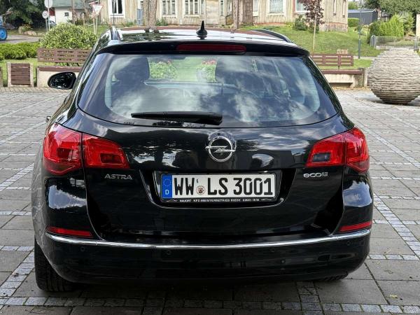 Black Opel Astra 2013 in Raseiniai, with an engine capacity of 1.69 L and mileage of 297 thousand km for 3250 €, photo 7 on AUTOMOTO.COM.LV