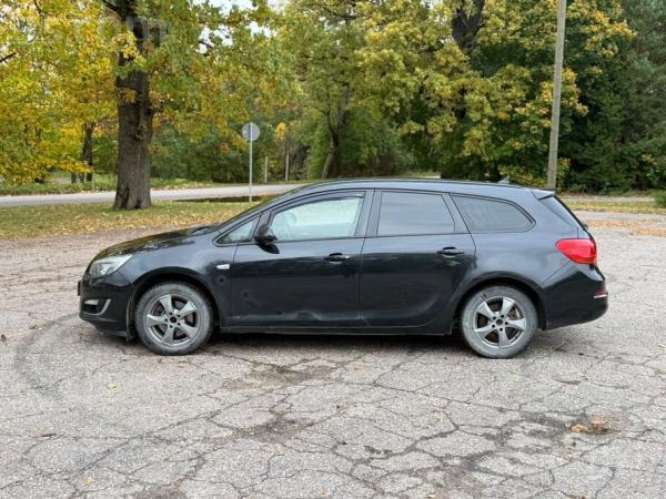 Melns Opel Astra 2013 Rīga, ar dzinēja tilpumu 1.70 L un nobraukumu 311 tūkst. km par 1100 €, foto 7 vietnē AUTOMOTO.COM.LV