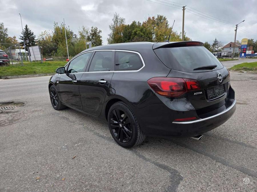 Melns Opel Astra 2013 Marijampole, ar dzinēja tilpumu 1.96 L un nobraukumu 234 tūkst. km par 3750 €, foto 7 vietnē AUTOMOTO.COM.LV