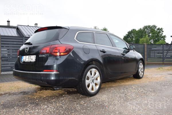 Black Opel Astra 2014 in Riga, with an engine capacity of 1.70 L and mileage of 376 thousand km for 3700 €, photo 2 on AUTOMOTO.COM.LV