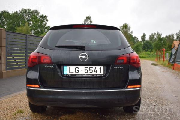 Black Opel Astra 2014 in Riga, with an engine capacity of 1.70 L and mileage of 376 thousand km for 3700 €, photo 3 on AUTOMOTO.COM.LV