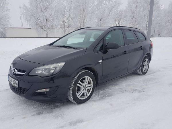 Black Opel Astra 2014 in Radviliskis, with an engine capacity of 1.36 L and mileage of 237 thousand km for 4350 €, photo 1 on AUTOMOTO.COM.LV