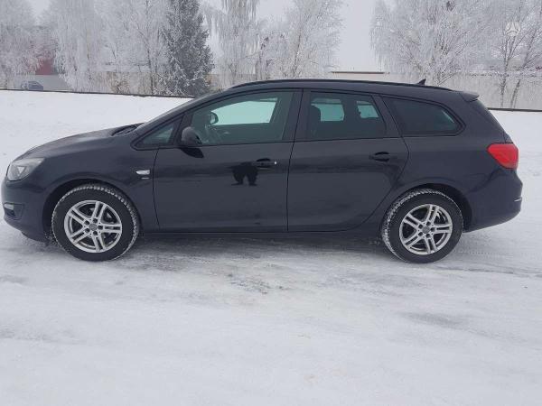 Black Opel Astra 2014 in Radviliskis, with an engine capacity of 1.36 L and mileage of 237 thousand km for 4350 €, photo 2 on AUTOMOTO.COM.LV