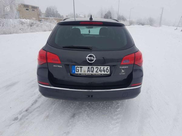 Black Opel Astra 2014 in Radviliskis, with an engine capacity of 1.36 L and mileage of 237 thousand km for 4350 €, photo 5 on AUTOMOTO.COM.LV