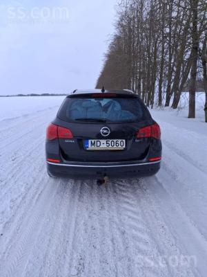Melns Opel Astra 2014 Rīga, ar dzinēja tilpumu 1.60 L un nobraukumu 261 tūkst. km par 3300 €, foto 3 vietnē AUTOMOTO.COM.LV