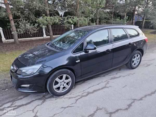 Black Opel Astra 2014 in Mazeikiai, with an engine capacity of 1.60 L and mileage of 223 thousand km for 3150 €, photo 3 on AUTOMOTO.COM.LV