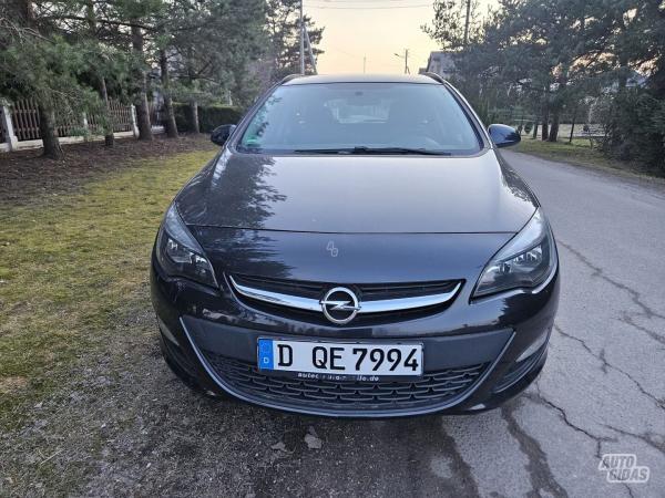 Black Opel Astra 2014 in Mazeikiai, with an engine capacity of 1.60 L and mileage of 223 thousand km for 3150 €, photo 4 on AUTOMOTO.COM.LV