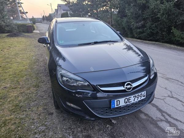 Black Opel Astra 2014 in Mazeikiai, with an engine capacity of 1.60 L and mileage of 223 thousand km for 3150 €, photo 5 on AUTOMOTO.COM.LV