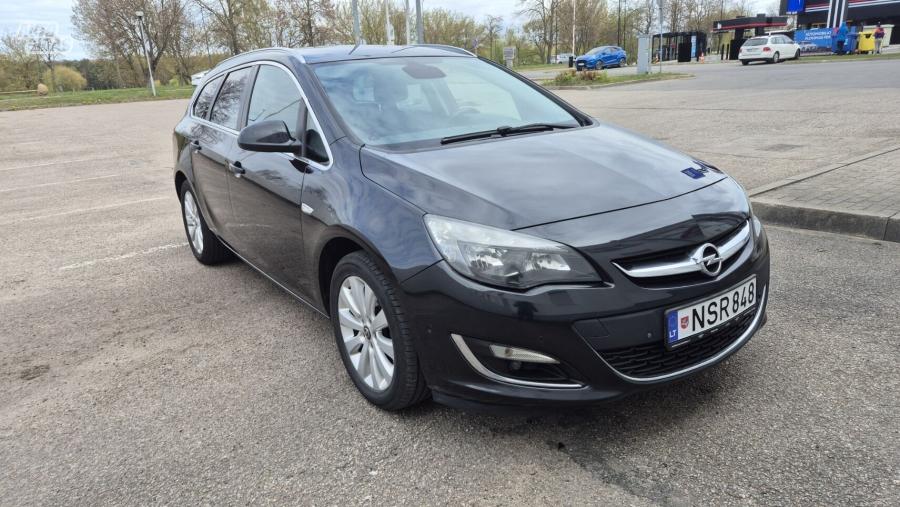 Black Opel Astra 2014 in Kaunas, with an engine capacity of 1.60 L and mileage of 377 thousand km for 3600 €, photo 1 on AUTOMOTO.COM.LV